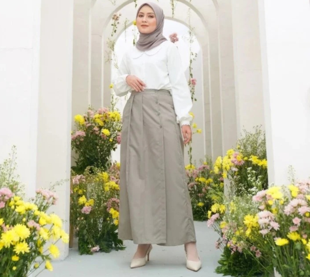 10 Rekomendasi Rok yang Cocok dengan Baju Warna Putih