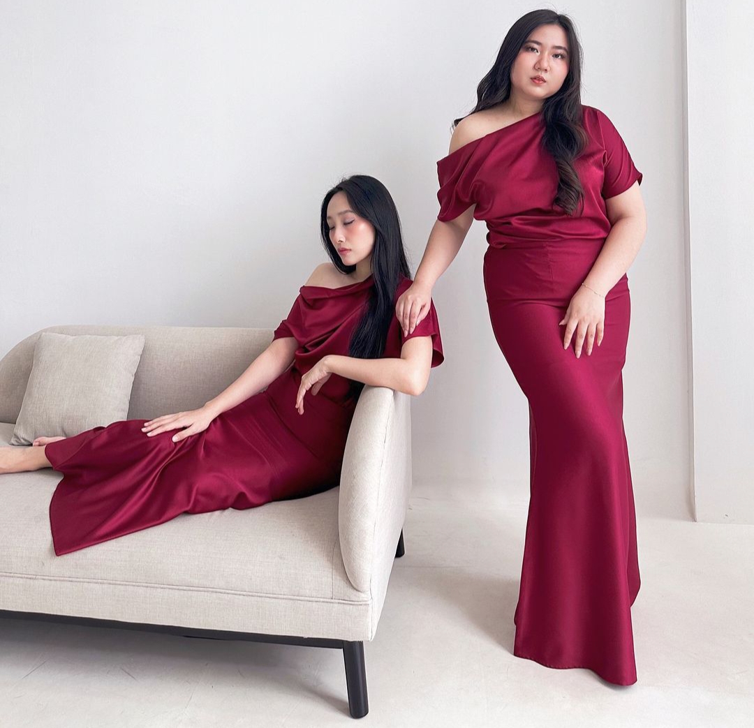 10 Rekomendasi Rok yang Cocok untuk Baju Warna Merah Maroon