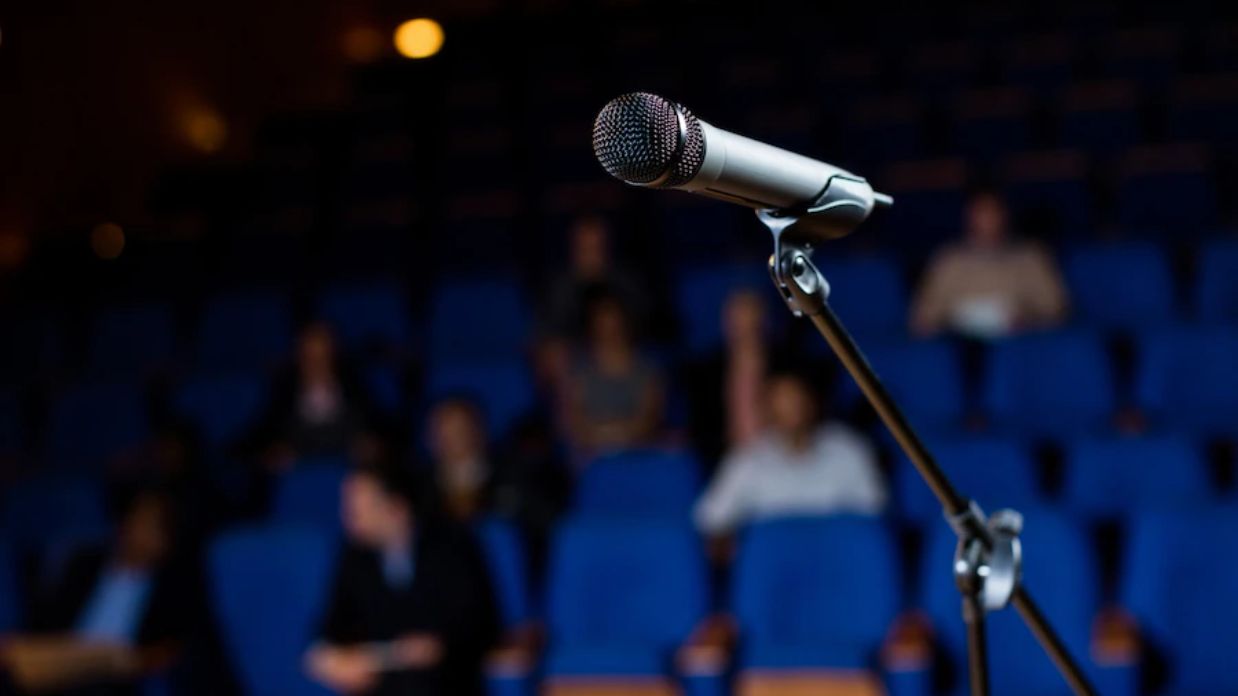 50+ Contoh Tema Seminar Public Speaking untuk Berbagai Tujuan